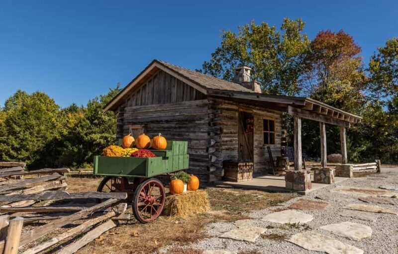Branson: Downtown to Mountaintop Pink Jeep Adventure - The Experience of the Guides