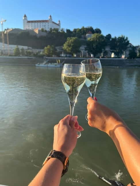 Bratislava: Panorama Cruise with Unlimited Prosecco - FAQ