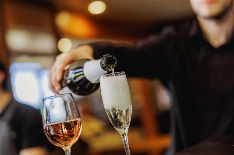 Brisbane: Sirromet Winery Tour with Tasting & 2-Course Lunch - Overview of the Sirromet Winery Tour