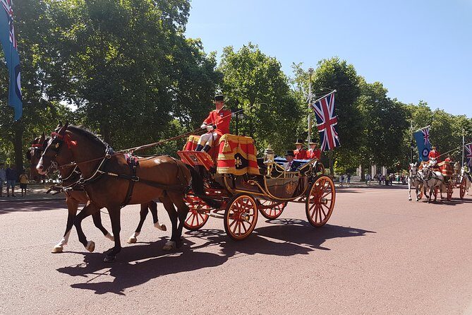 British Royalty walking tour including The Changing Of The Guard! - The Sum Up