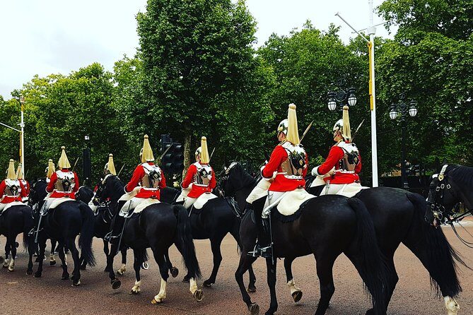 British Royalty walking tour including The Changing Of The Guard! - FAQ