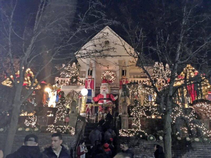 Brooklyn: Dyker Heights Christmas Walking Tour - The Neighborhood’s Traditions and Stories