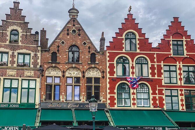 Bruges by a Local: Exciting Stories, Mysteries, People and Choco - Key Points