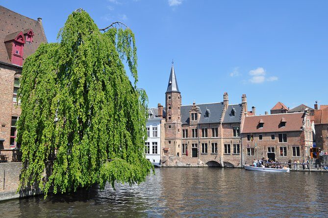 Bruges by bike with friends and family! - Who Should Consider This Tour?