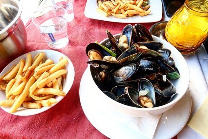 Bruges Guided Day Tour from Paris with Canal Cruise - FAQ