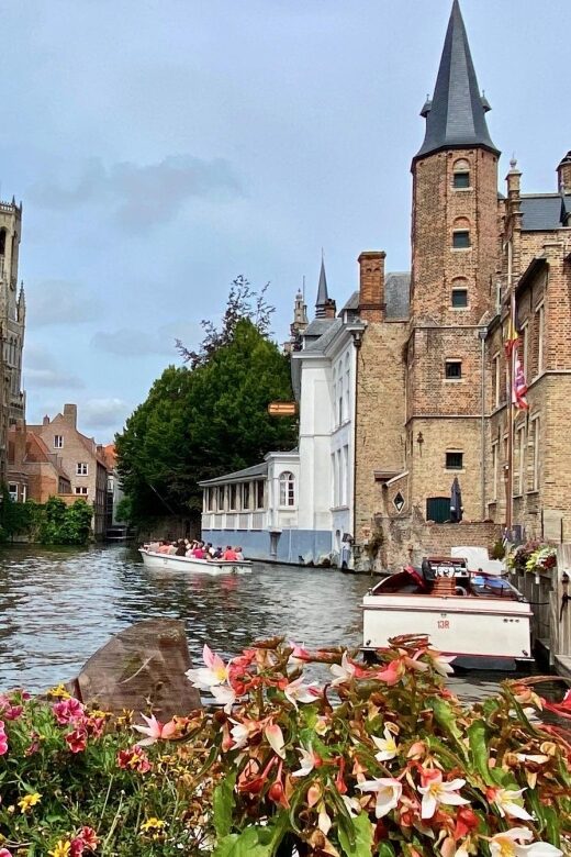 Bruges Highlights, Boat, Beer, Chocolate Day trip from Paris - FAQ