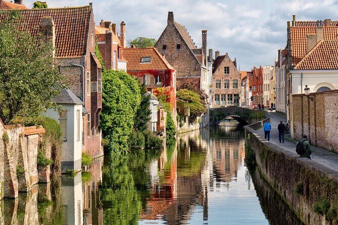 Bruges Highlights, Boat, Beer, Chocolate Day trip from Paris - What Past Travelers Say