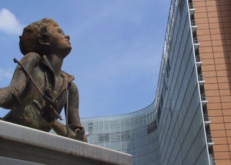 Brussels: Walking Tour from Central Station to Manneken Pis - Your Guide to Brussels’ Top Sights in a Compact Tour