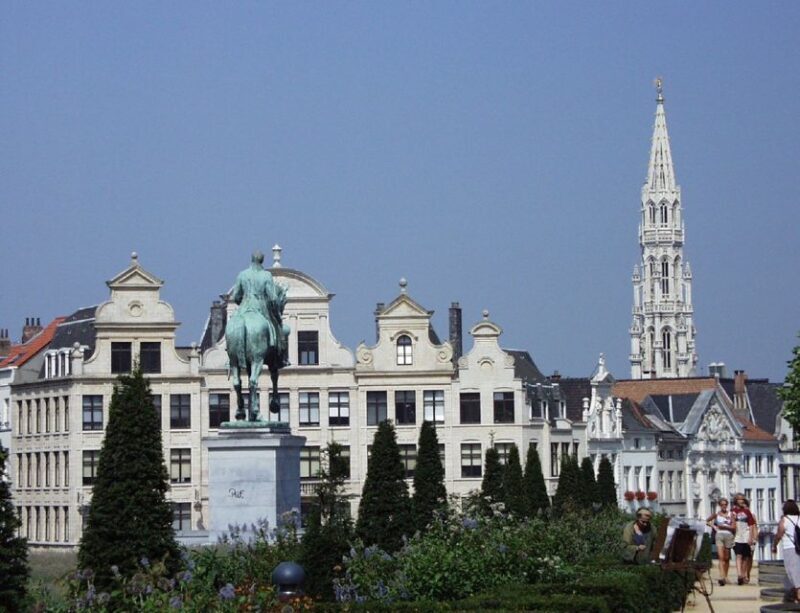 Brussels: Walking Tour from Central Station to Manneken Pis - Pricing and Value