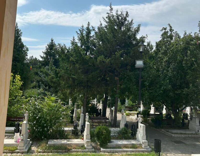Bucharest: Contrasts of Communism - Small Group Walking Tour - Authentic Experiences and Unique Insights