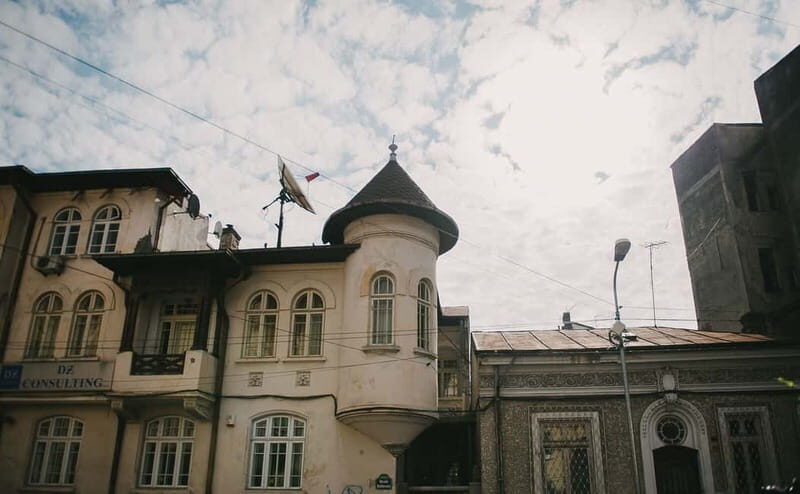 Bucharest: Hidden Gems 2.5-Hour Walking Tour - Tasting Bucharest’s Street Food: Covrig