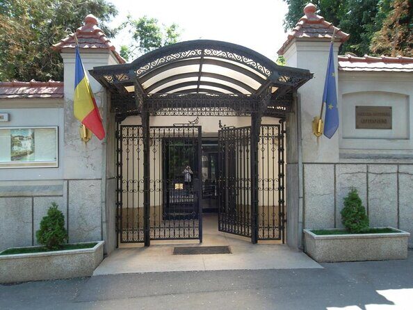 Bucharest Private Tour, Parliament Palace, Ceausescu House Visit - Key Points