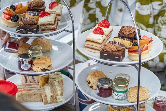 Buckingham Palace & Afternoon Tea Sightseeing Tour with PG Tips - Key Points