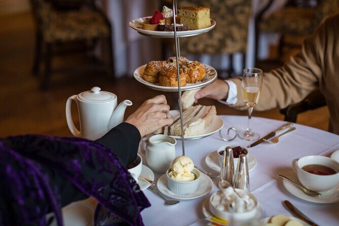 Buckingham Palace, St James Palace & Tea at Kensington Palace - What is Included and What to Expect