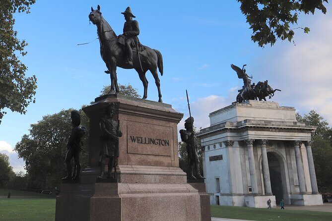 Buckingham Palace, St James Palace & Tea at Kensington Palace - The Sum Up