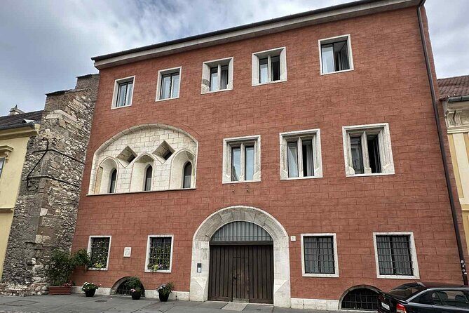 Buda Castle Tour: History and Architecture - Introduction