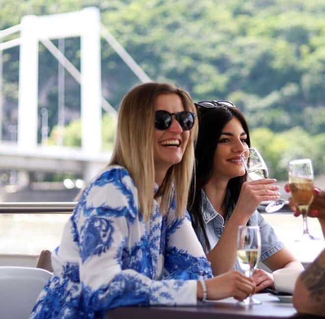 Budapest: 60-Minute Panoramic Cruise with Drink included - FAQs