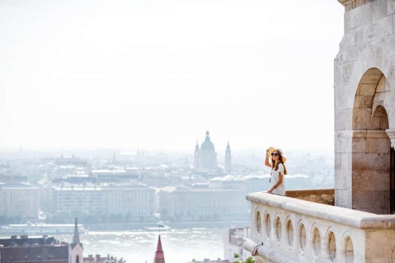 Budapest: Castle Hill Photoshoot with Private Photographer - Key Points