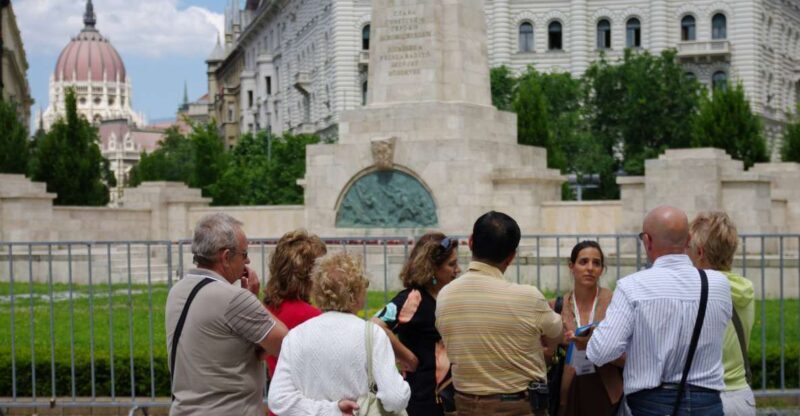 Budapest: City Center Walking Tour - Starting Point and Initial Impressions