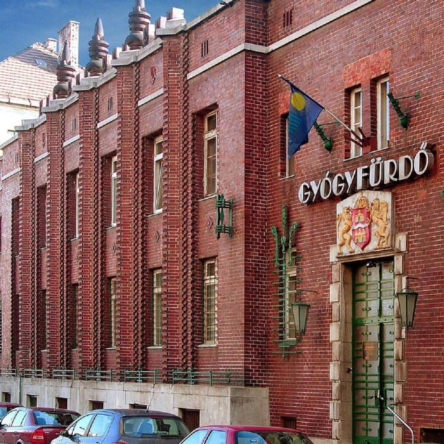 Budapest: Dandar Thermal Bath Full-Day Admission - Practicalities and Cost-Value Analysis