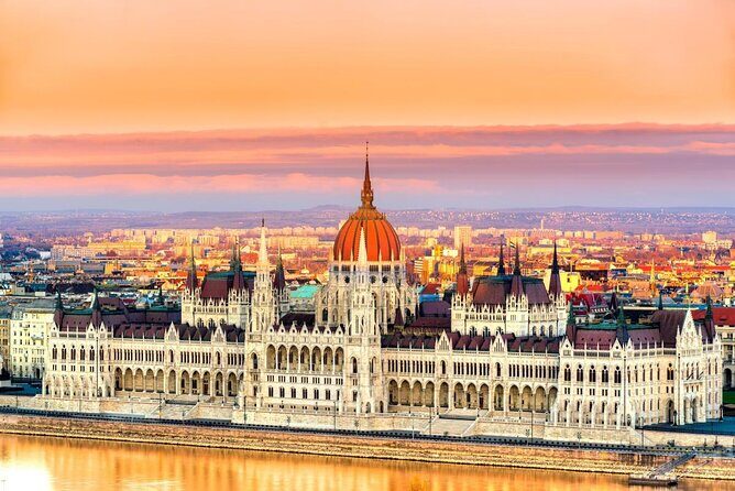 Budapest Danube Sightseeing Cruise with Unlimited Drinks - Key Points