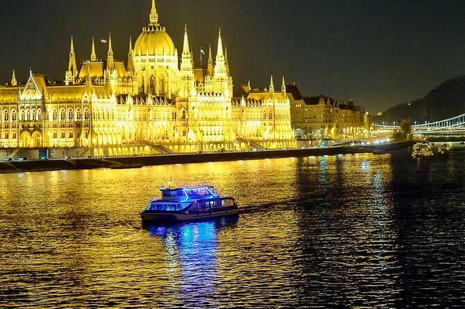 Budapest Danube Sightseeing Cruise with Unlimited Drinks - Experience Breakdown: What You Can Expect