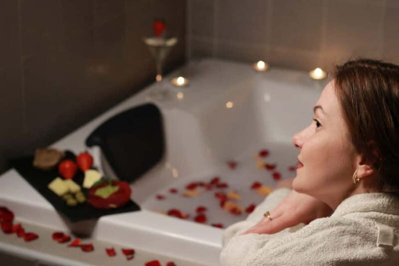 BUDAPEST, Day Spa : Couples Massage with Roses Bubble Bath - An In-Depth Look at the Budapest Couples Wellness Experience