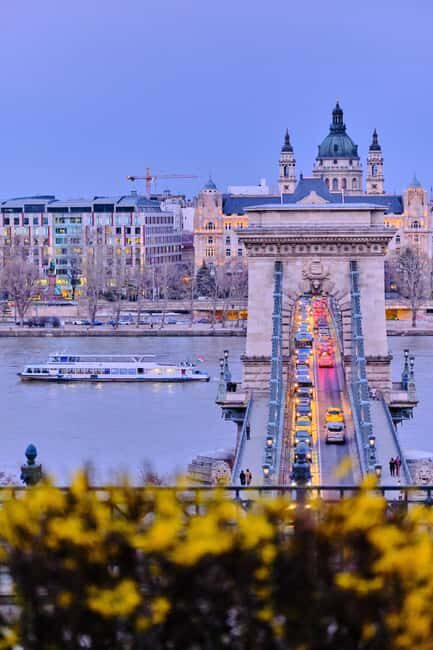 Budapest: Daytime Hop-on Hop-off Cruise with Welcome Drink - Key Points