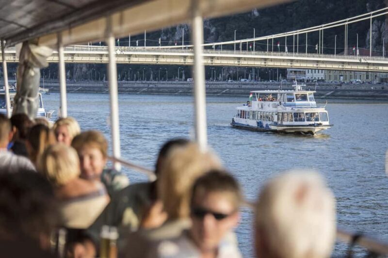 Budapest: Daytime Hop-on Hop-off Cruise with Welcome Drink - Comfort and Practical Details