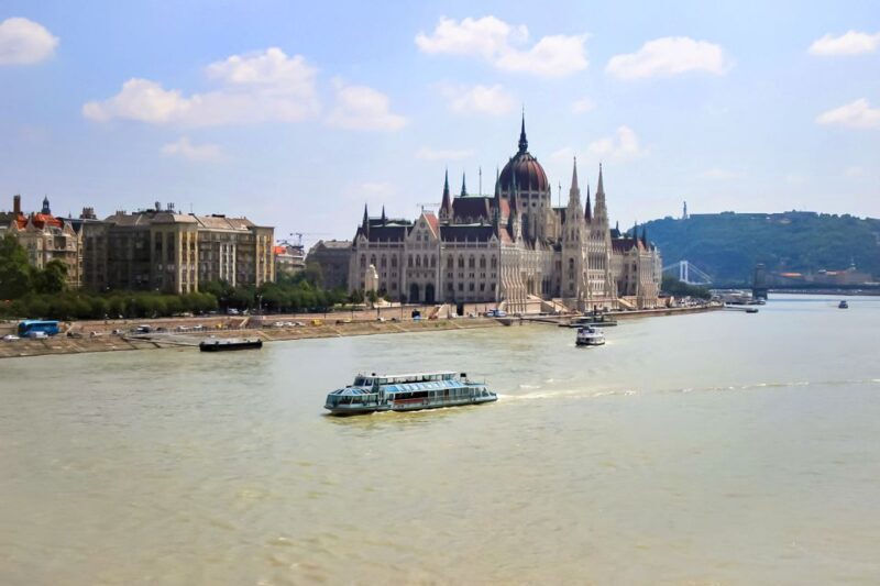Budapest: Daytime Sightseeing Boat Cruise - Practical Tips and Insights