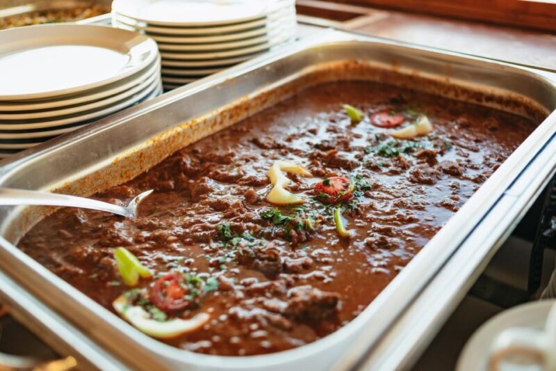 Budapest: Dinner Cruise with Live Music and Folk Dance Show - Key Points