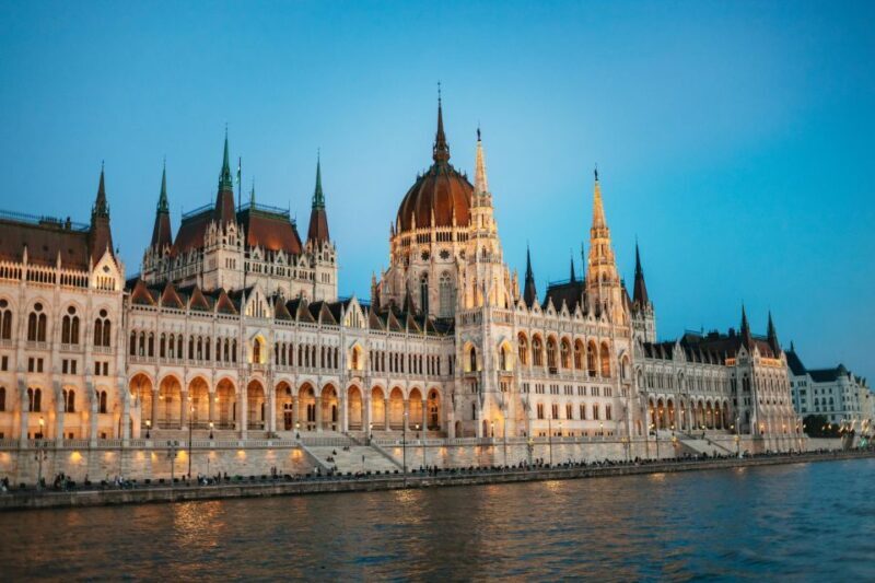 Budapest: Dinner Cruise with Live Music and Folk Dance Show - The Sum Up: Who Will Love This Experience?