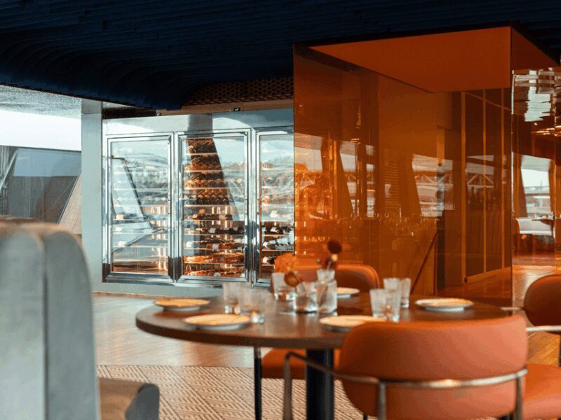 Budapest: Dinner Cruise with Live Music & Unlimited Drinks - Key Points