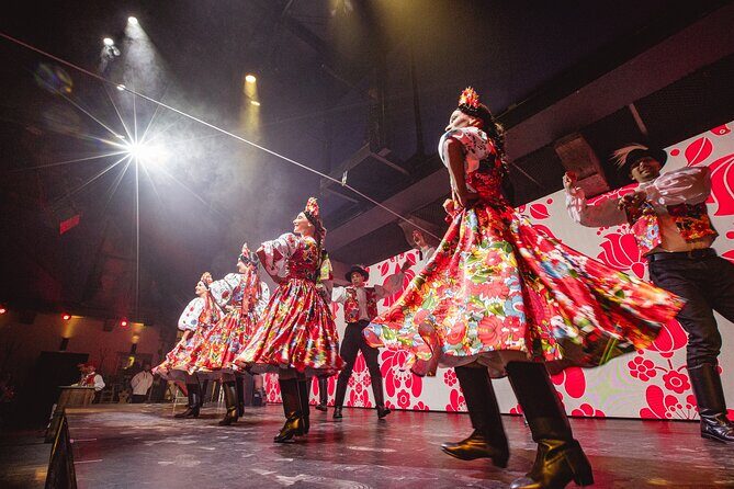 Budapest: Folklore Revue Show with Unlimited Dinner & Drinks - Photo Opportunities and Souvenirs