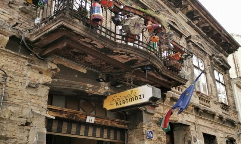 Budapest: Jewish District Private Walking Tour - Key Points