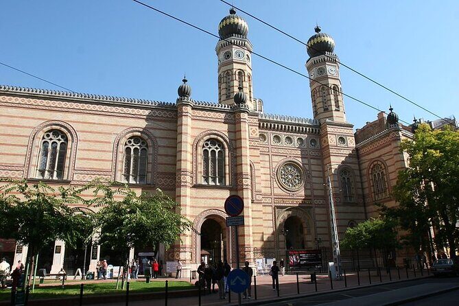 Budapest Jewish Heritage Memorial Walking Tour & Synagogue Entry - What’s Included and What to Expect