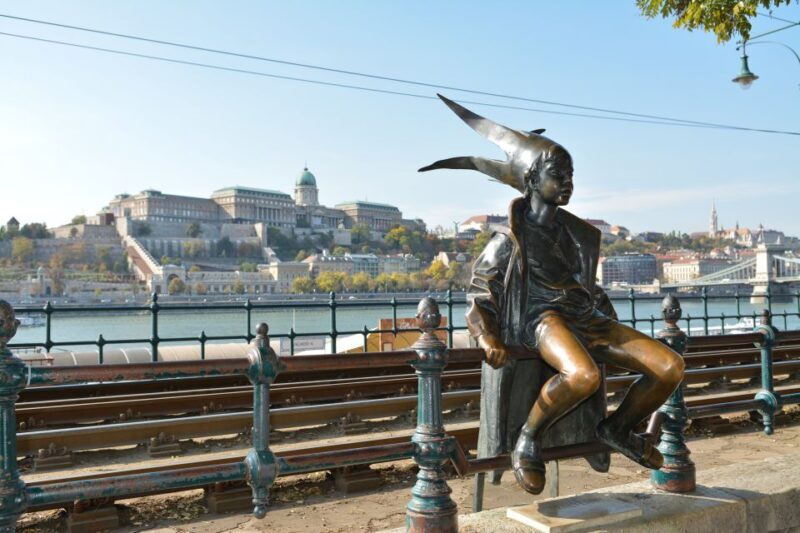 Budapest: Night Walking Tour with Danube River Cruise - Key Points