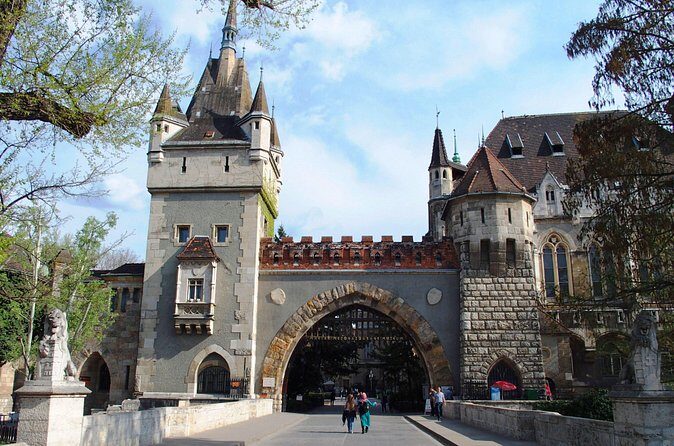 Budapest Pest side tour: Days of Glory - Why This Tour Is Worth Considering