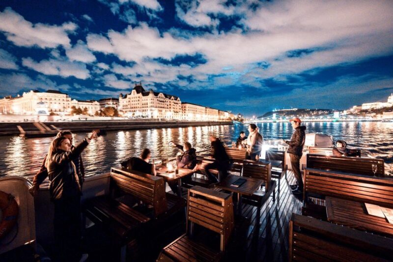 Budapest: Premium Sightseeing Cruise with Tokaj Frizzante - The Value for Money