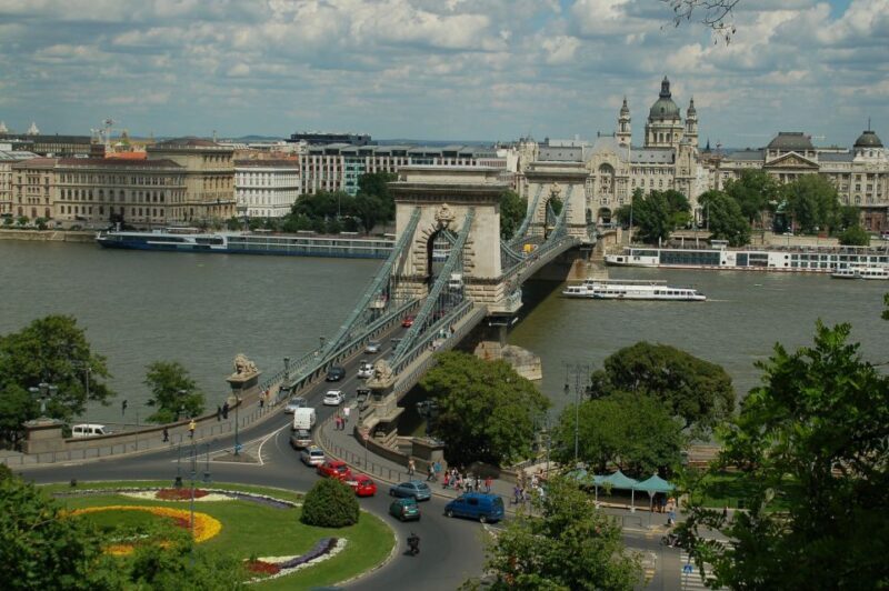 Budapest: Private 3-hour Guided City Tour by Bus - Key Points