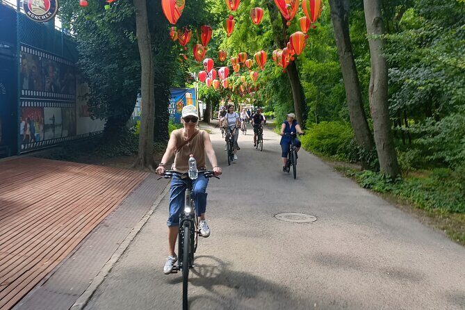 Budapest private Bike & e-Bike Tour with a drink - Key Points