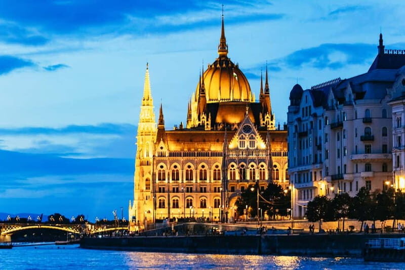 Budapest: Prosecco Dinner Cruise with Live Music - Key Points