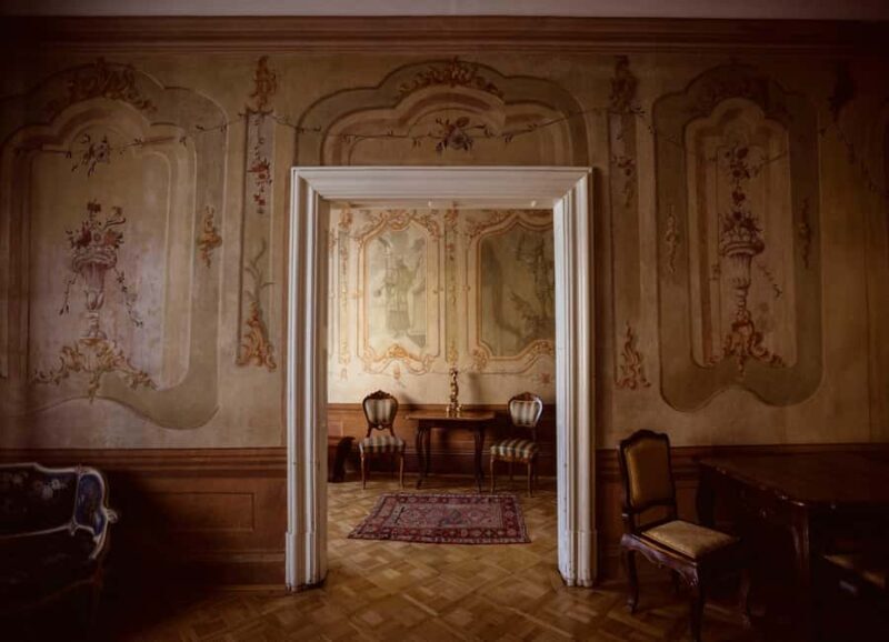 Budapest: Secrets of the Old Town of Buda Guided Walk - Key Points