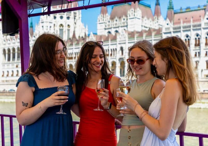 Budapest Sightseeing Cruise with Welcome Drink - Practical Details and Tips