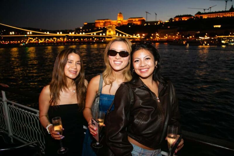 Budapest: Sightseeing River Cruise with Unlimited Cocktails - FAQ