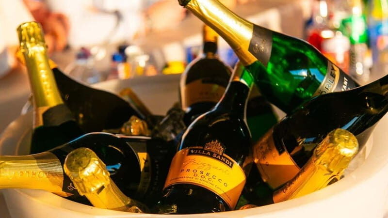 Budapest: Sip and Sail River Cruise with Unlimited Prosecco - Key Points