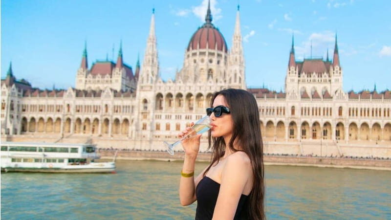 Budapest: Sip and Sail River Cruise with Unlimited Prosecco - An Overview of the Experience