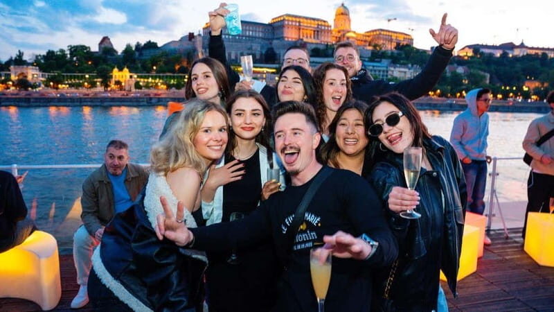 Budapest: Sip and Sail River Cruise with Unlimited Prosecco - Drink Offerings and Atmosphere