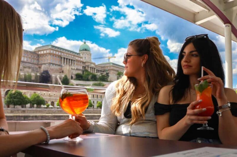 Budapest: Sunset Cocktail Cruise - Key Points