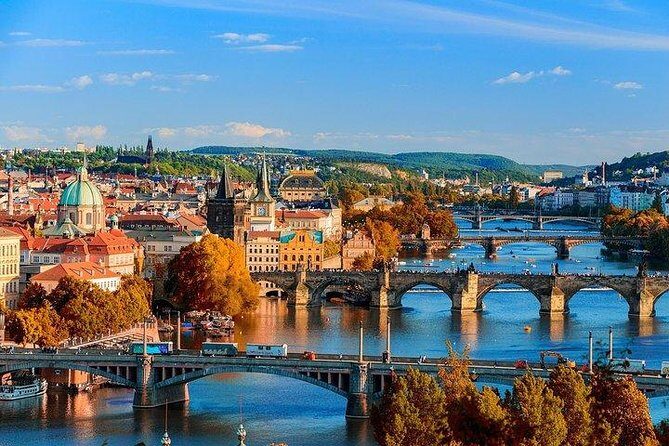 Budapest to Prague Private transfer with 2 hour sightseeing stop - Key Points